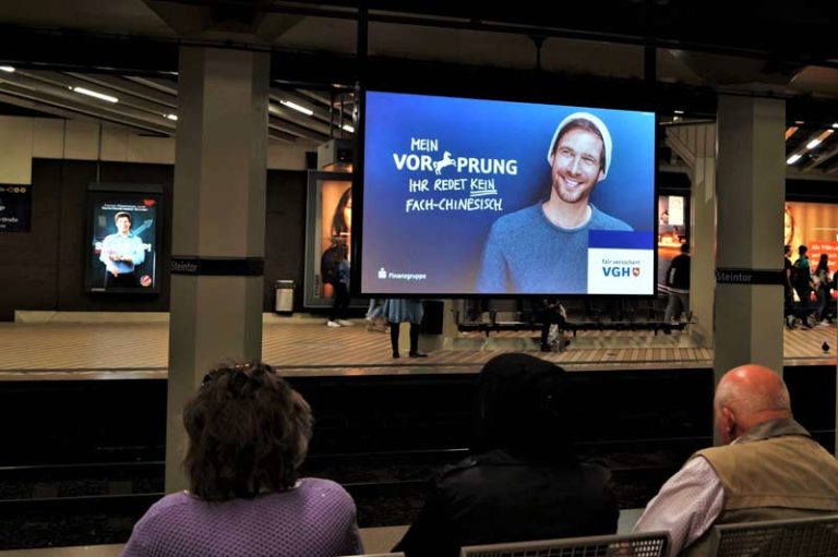 Public Video Infoscreen | X-CITY MARKETING Hannover GmbH / xcm.de